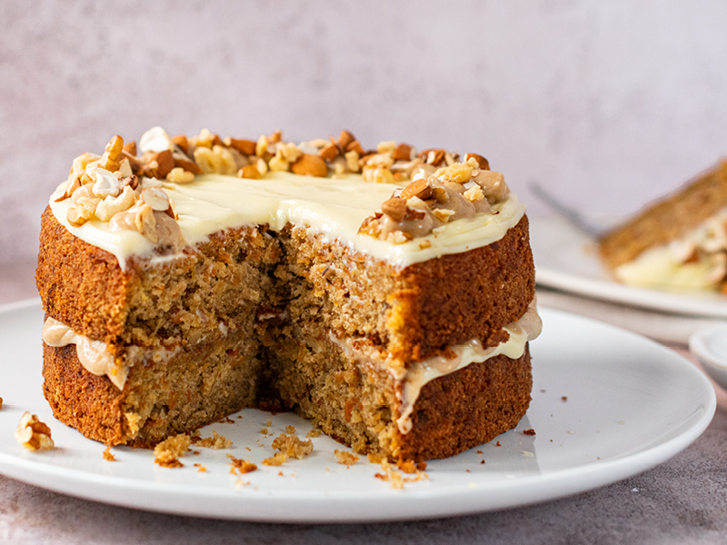 CARROT CAKE WITH CREAM CHEESE AND CINNAMON FROSTING | Festive foods ...
