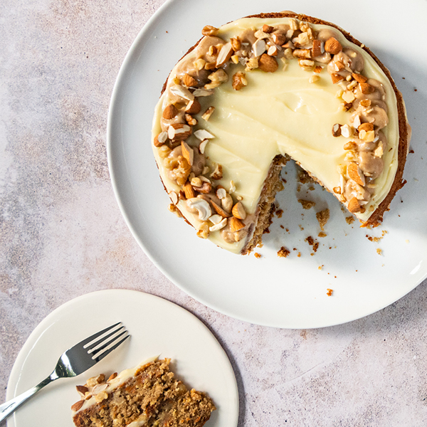 CARROT CAKE WITH CREAM CHEESE AND CINNAMON FROSTING | Festive foods ...